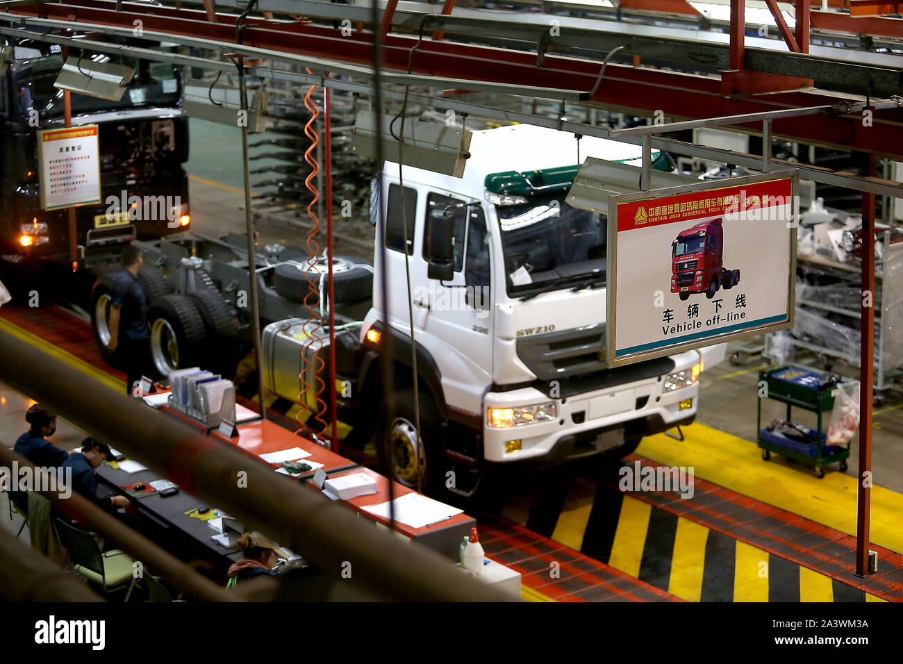 Heavy duty trucks hi-res stock photography and images - Alamy