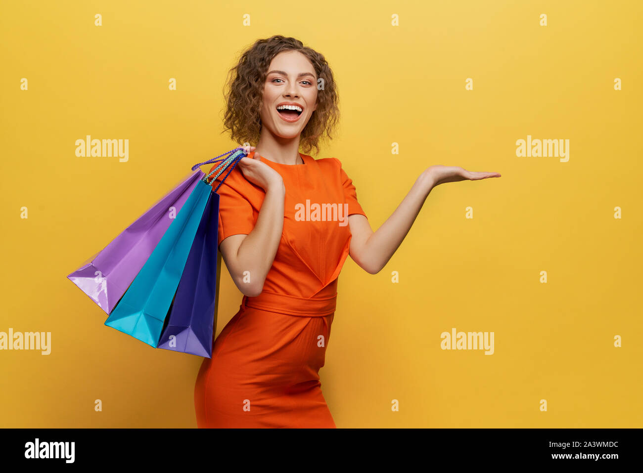 Charming woman pointing side hi-res stock photography and images - Alamy