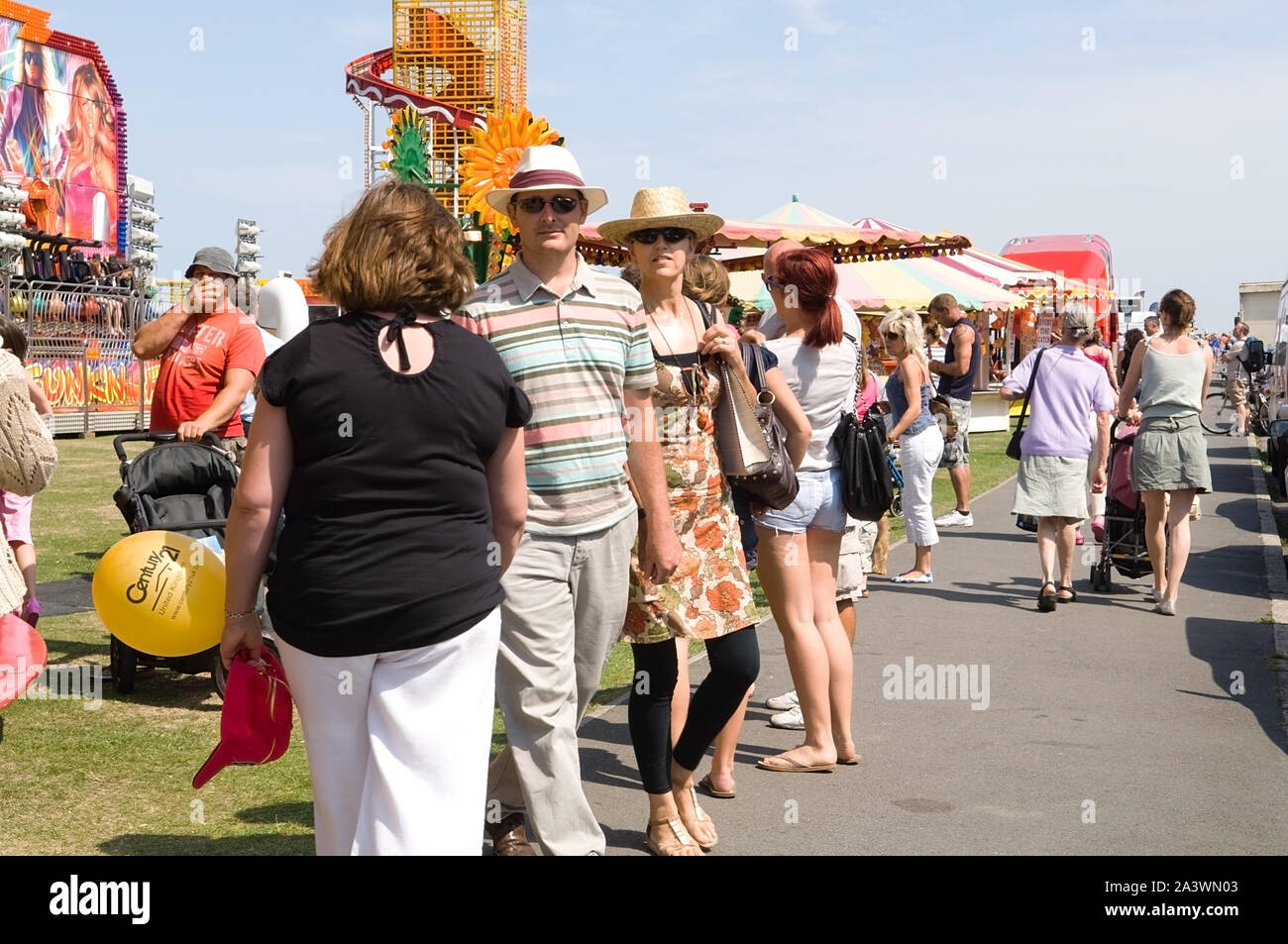Crowds walking into event hi-res stock photography and images - Alamy