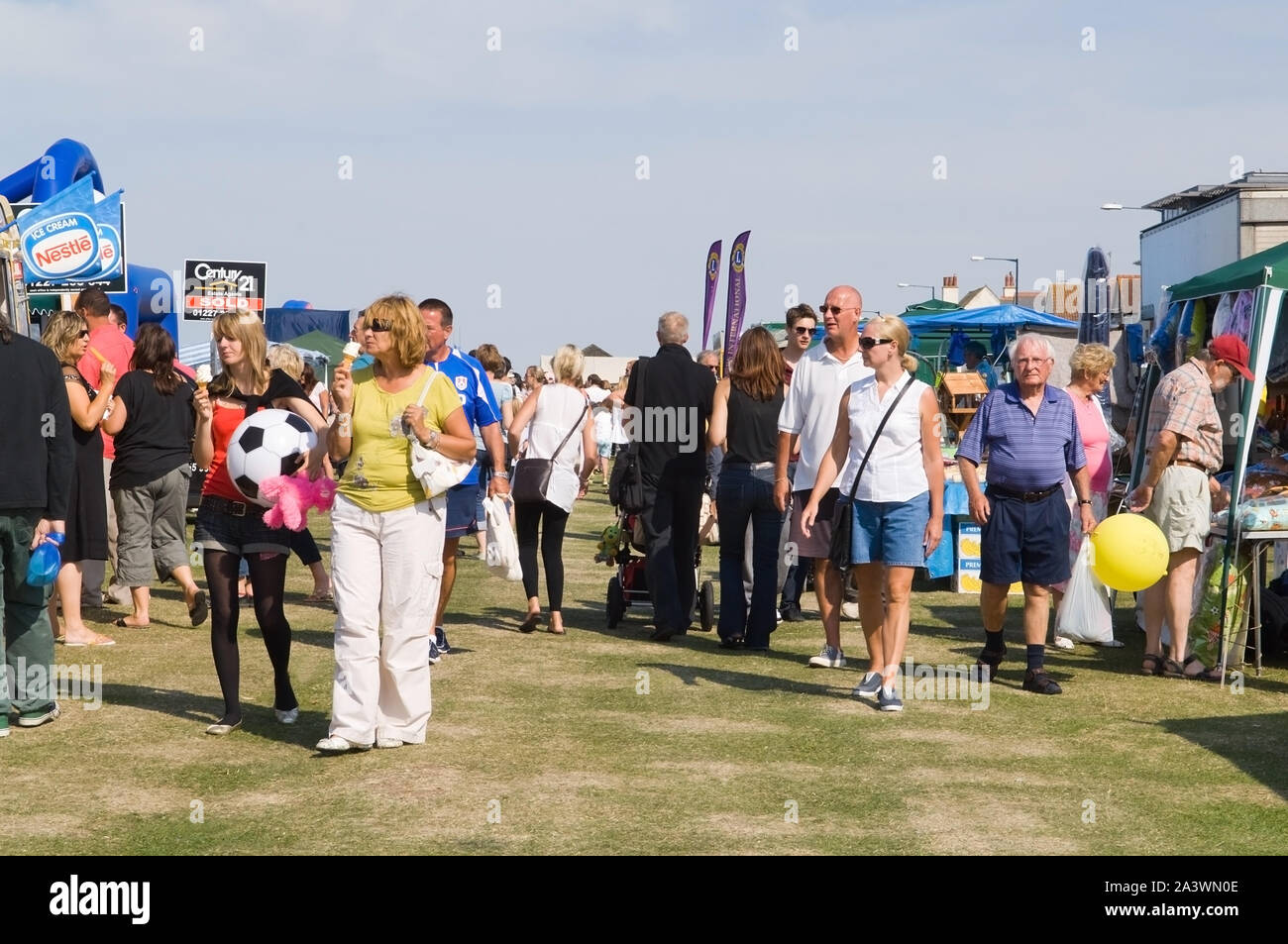 Crowd fair fayre people hi-res stock photography and images - Alamy