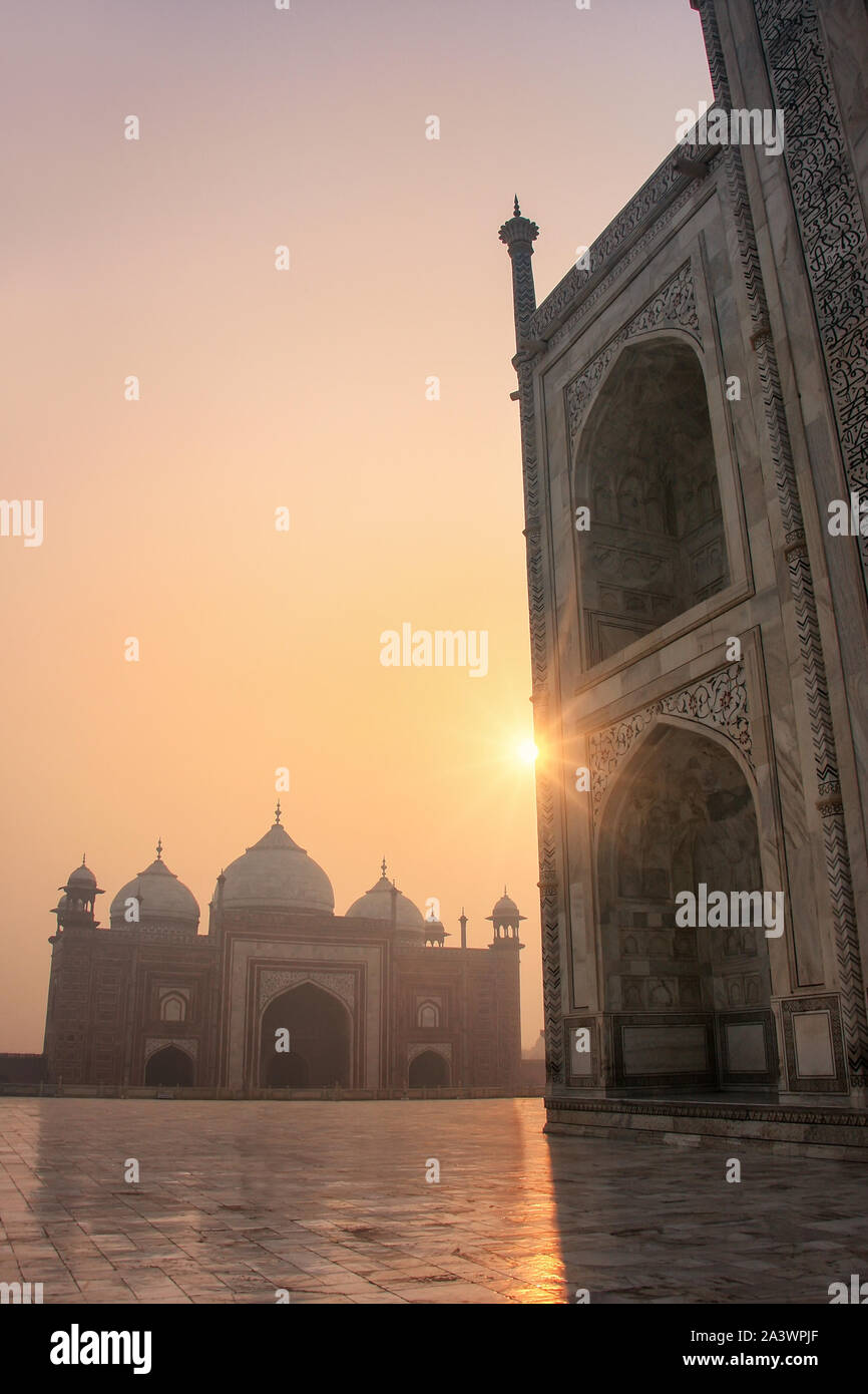 View of jawab from Taj Mahal base at sunrise, Agra, Uttar Pradesh ...