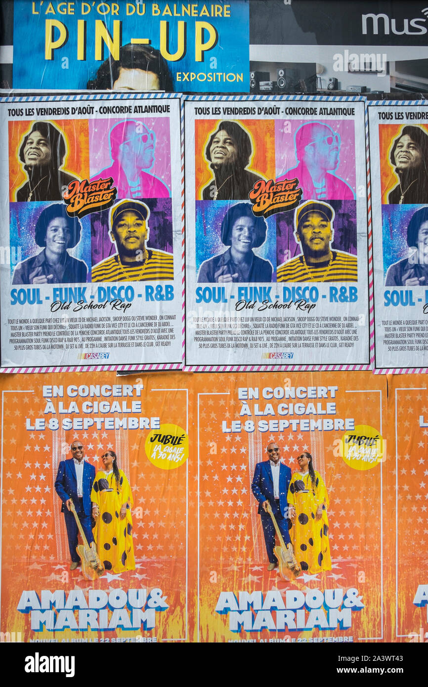 Advertisement Billboard Hoarding High Resolution Stock Photography and ...