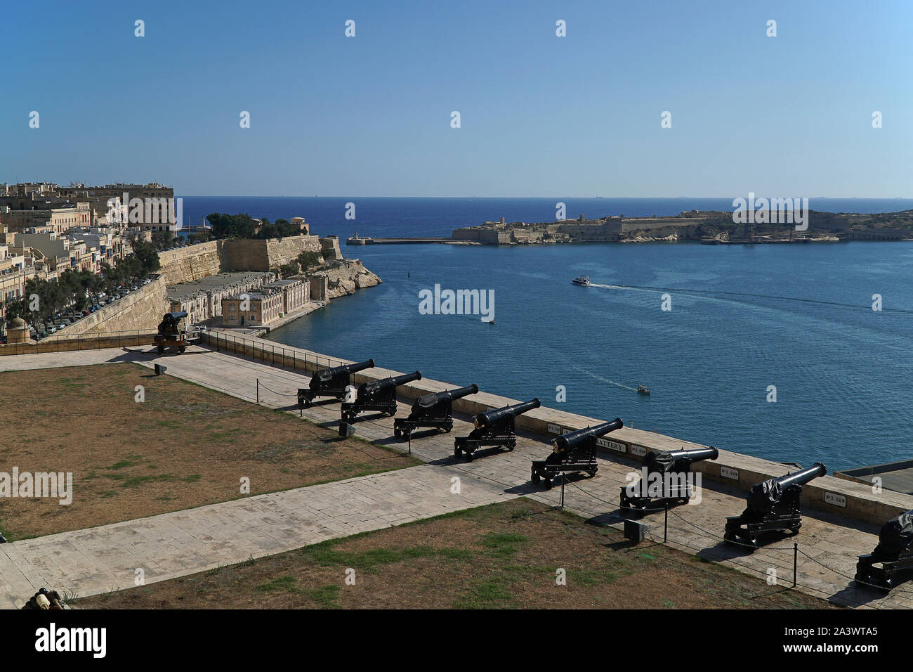 The Saluting Battery in Valletta overlooking the Grand Harbour, Malta ...