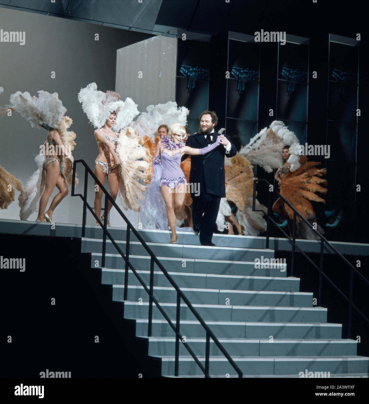 Vocal range bass hi-res stock photography and images - Alamy