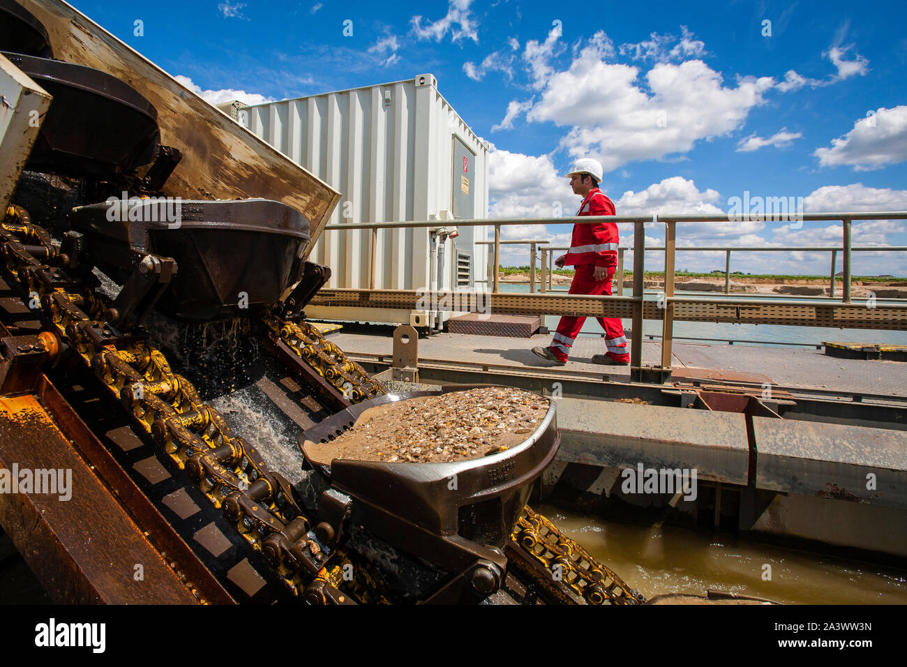 Bucket and chain hi-res stock photography and images - Alamy