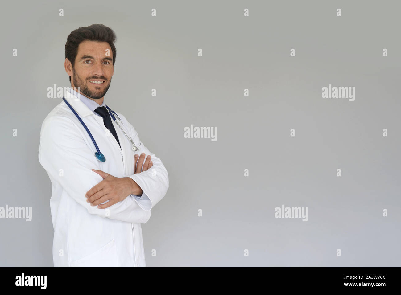 Smiling grey haired doctor hi-res stock photography and images - Alamy