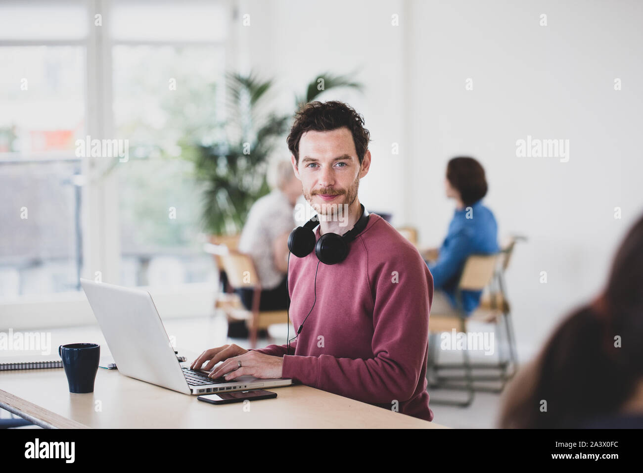 Coworking entrepreneur hi-res stock photography and images - Alamy