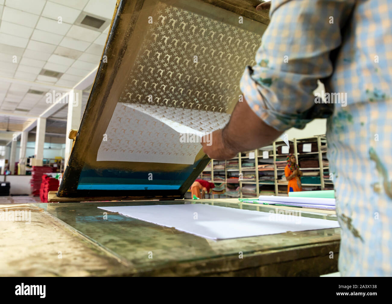 Indian workers in Salim's paper handmade paper factory, Rajasthan ...