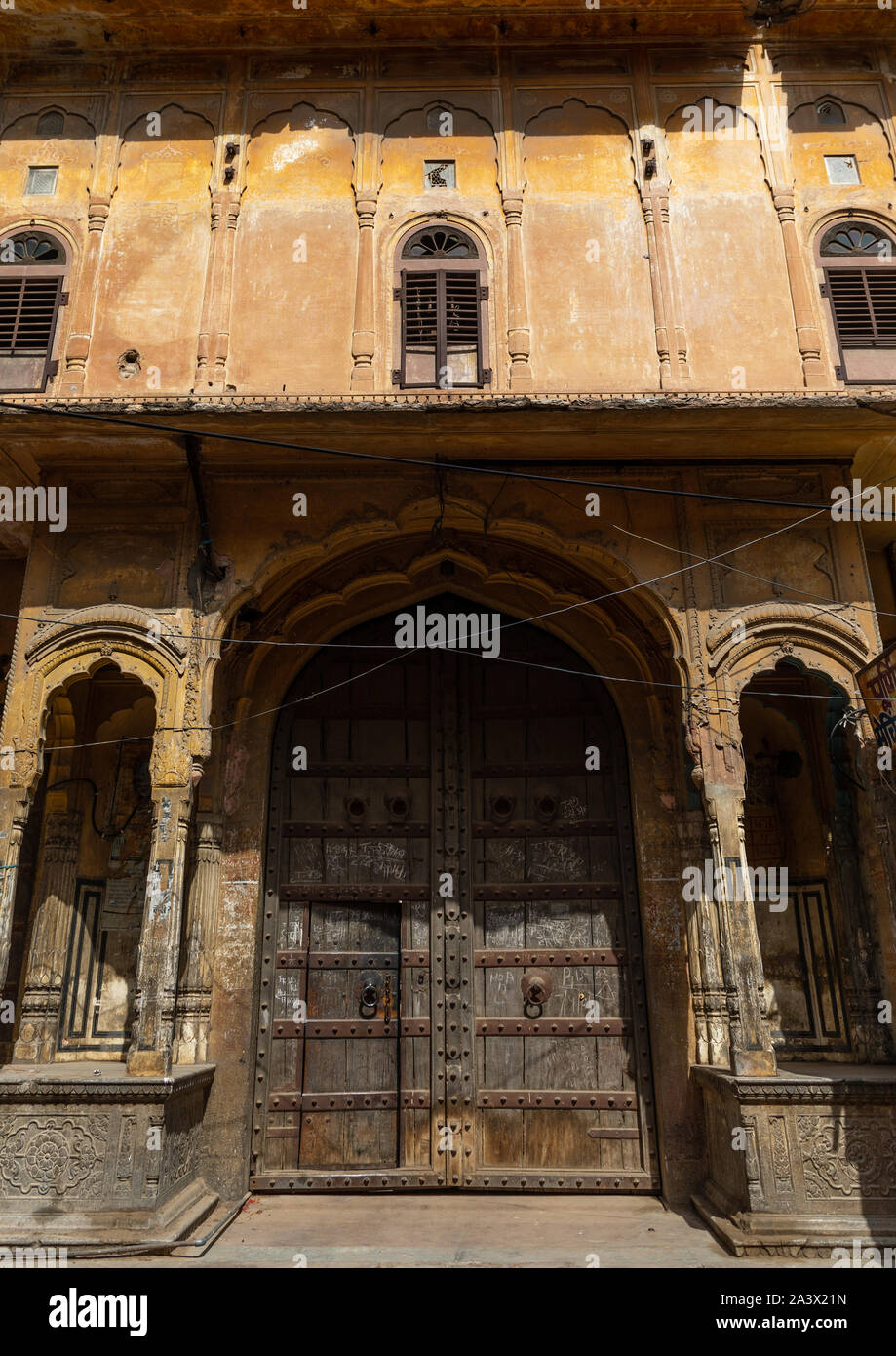 Wooden door of an old haveli, Rajasthan, Jaipur, India Stock Photo - Alamy