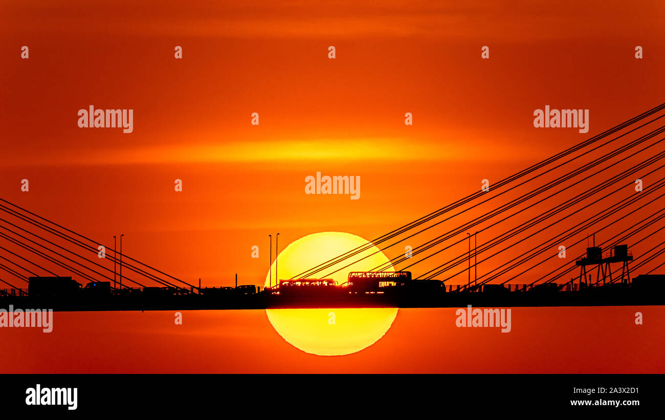 Cable car over water hi-res stock photography and images - Alamy