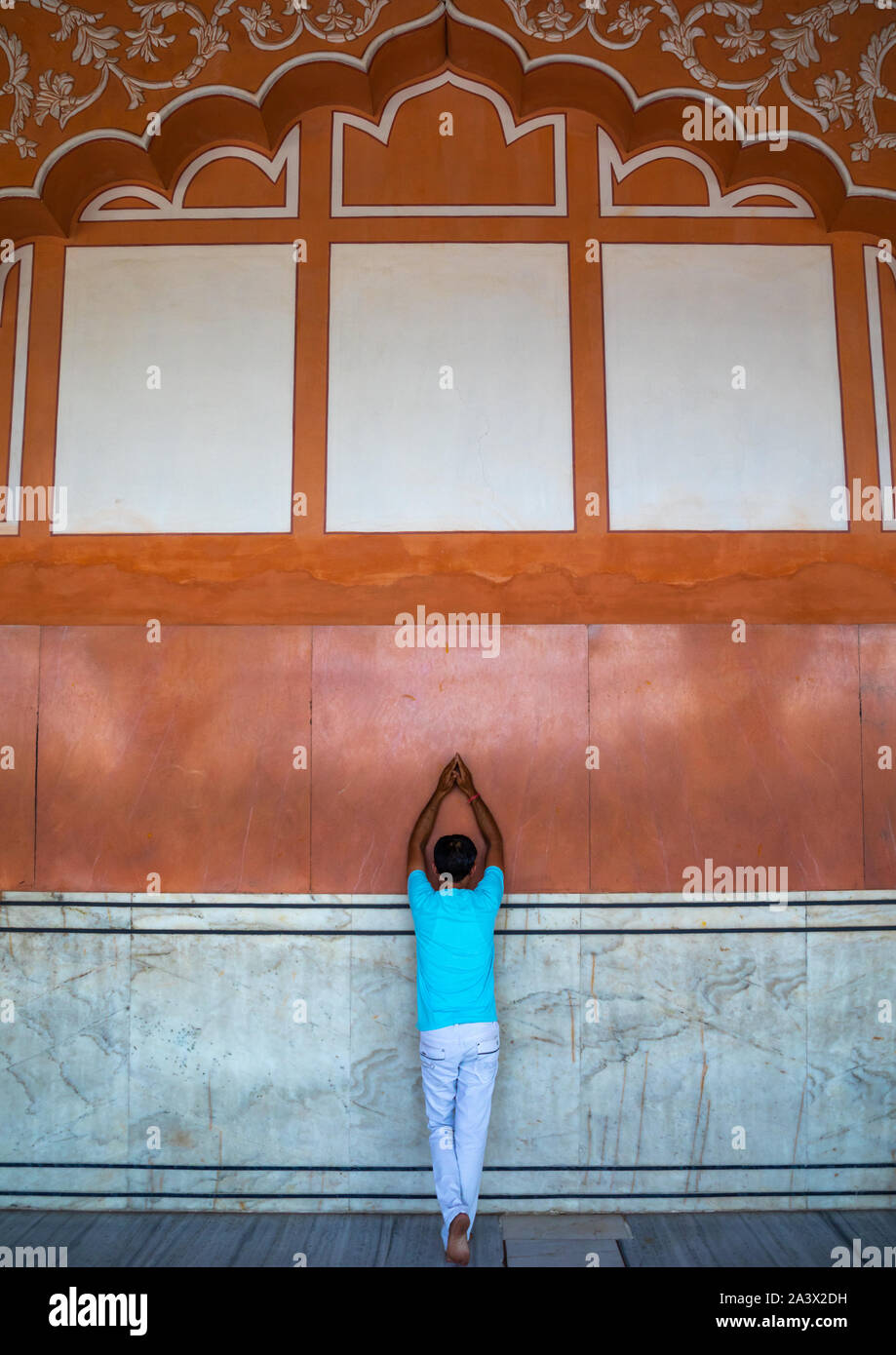 Indian man praying in a temple, Rajasthan, Jaipur, India Stock Photo ...