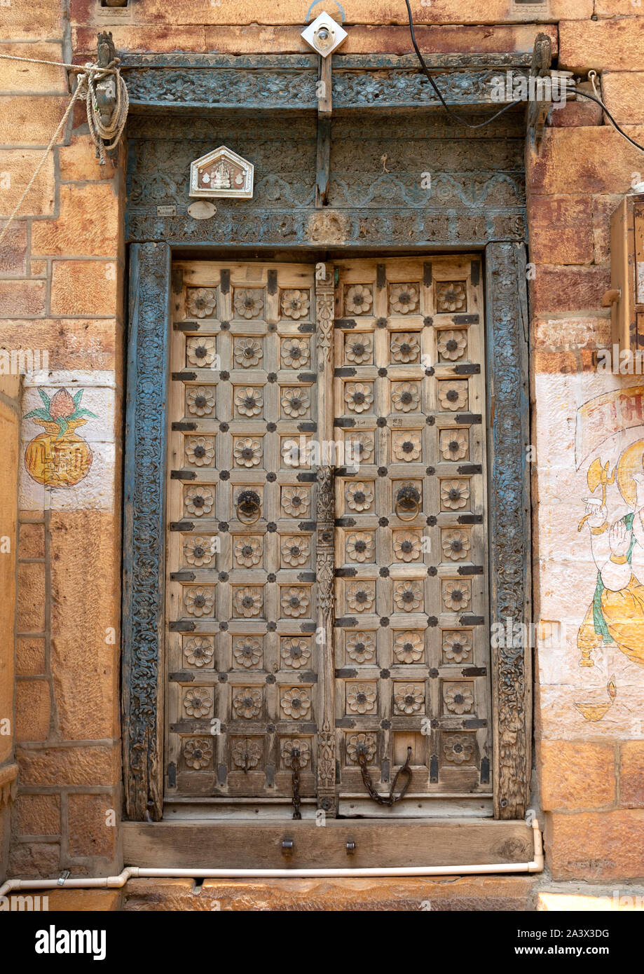 Haveli door hi-res stock photography and images - Alamy