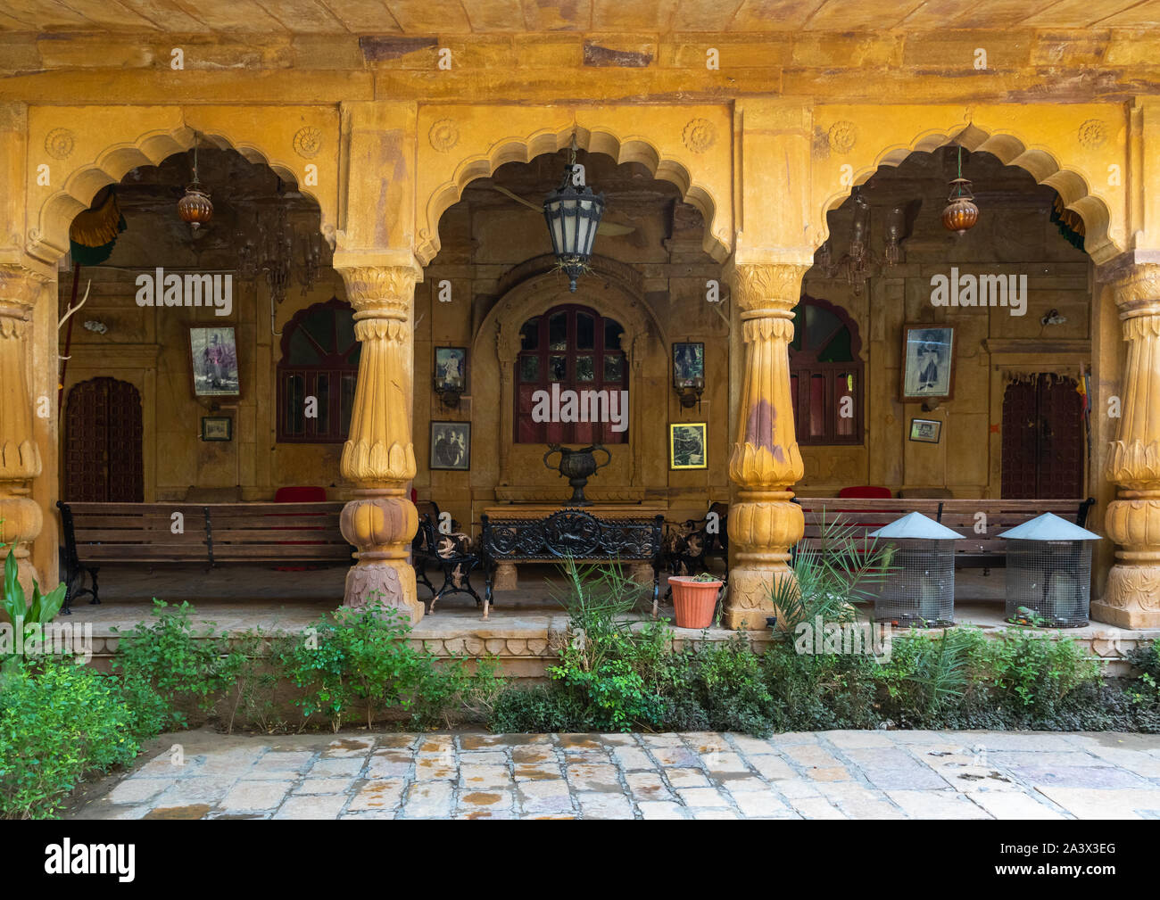 Indian carved arches hi-res stock photography and images - Alamy