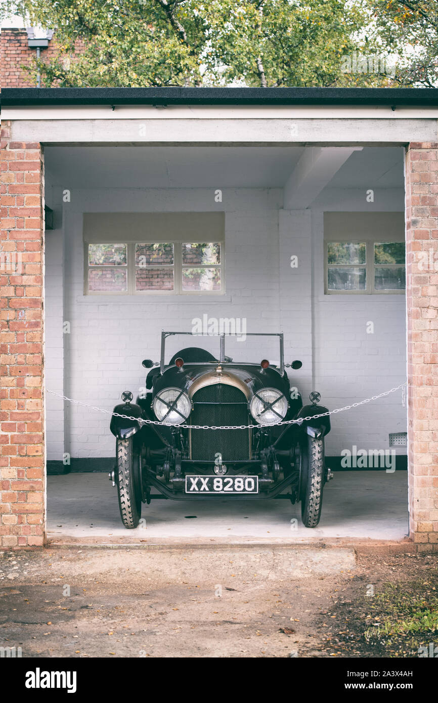 Old fashioned bentley car classic hi-res stock photography and images ...