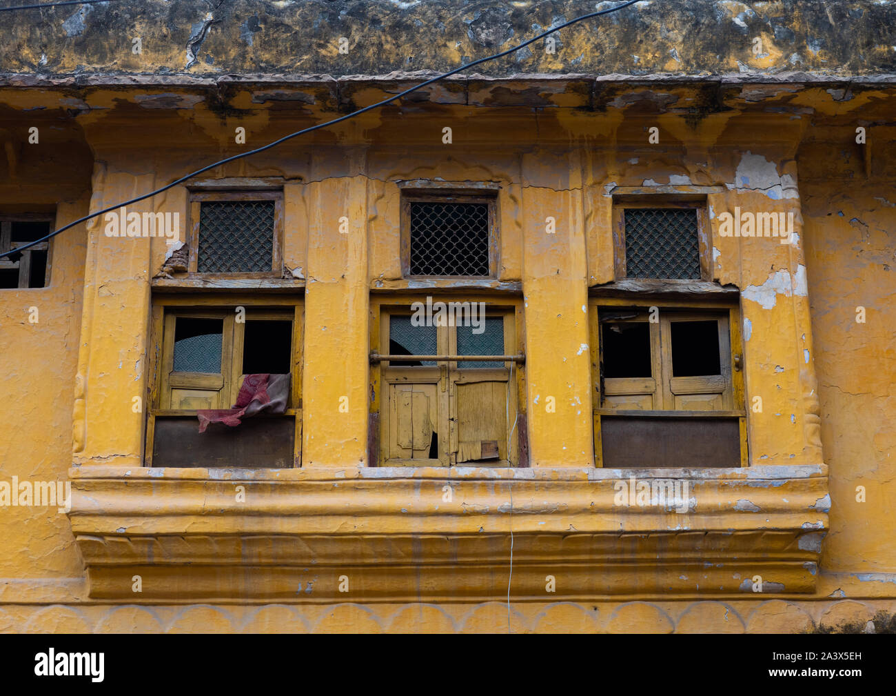 Windows of an old yellow house, Rajasthan, Bundi, India Stock Photo - Alamy