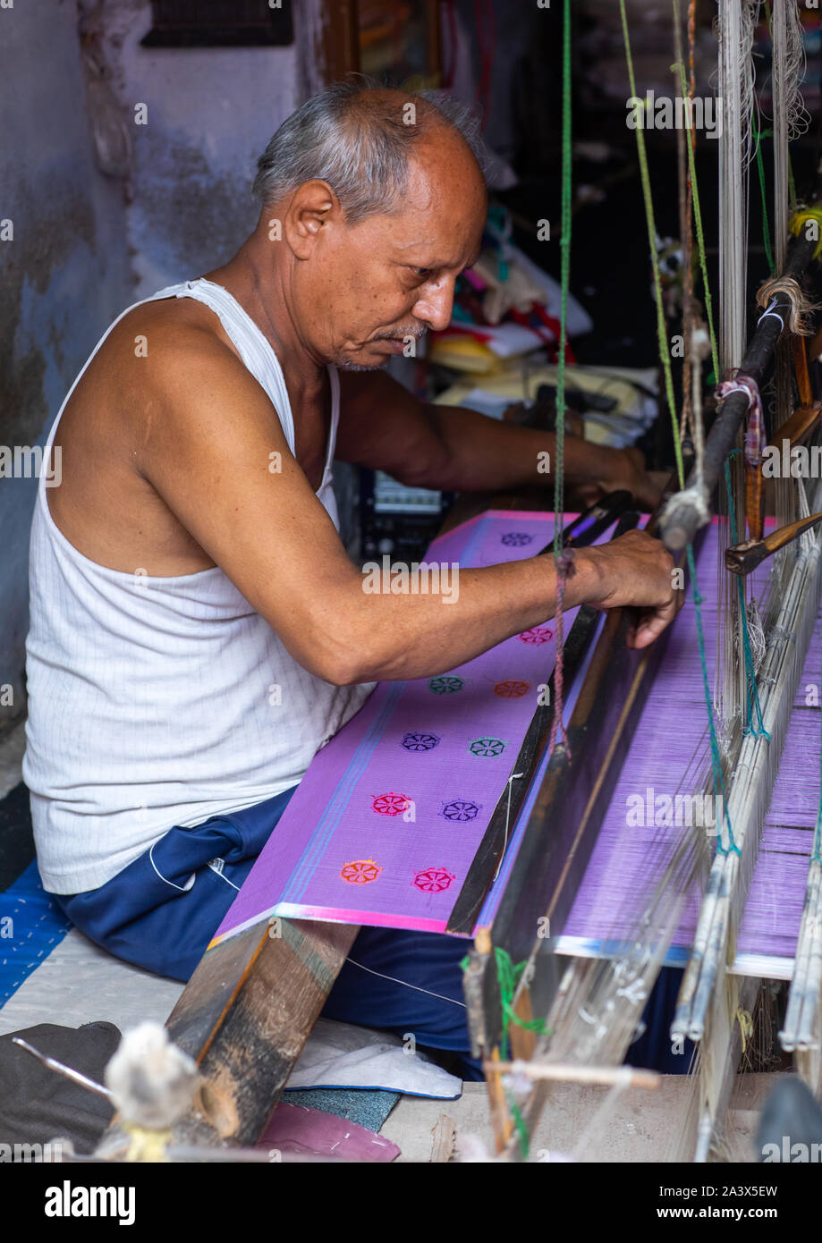 Saree weaving india hi-res stock photography and images - Alamy