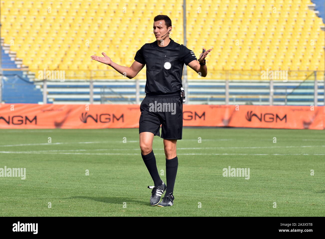 Referee alessandro dudic hi-res stock photography and images - Alamy