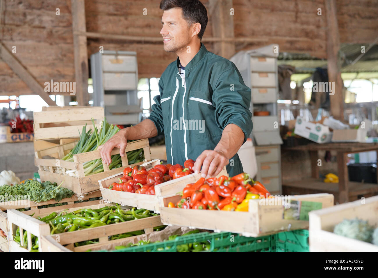 Farmers selling direct hi-res stock photography and images - Alamy