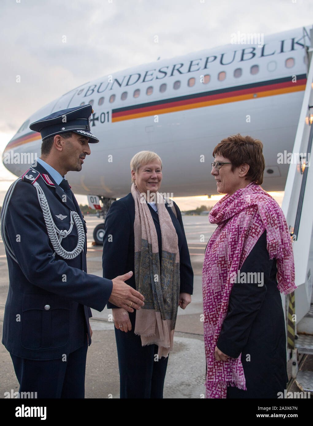 10 October 2019, Estonia, Tallinn: Annegret Kramp-Karrenbauer (r, CDU ...