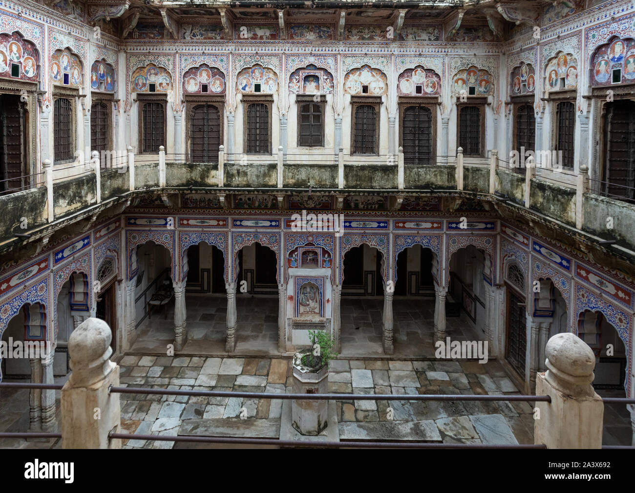 Haveli courtyard hi-res stock photography and images - Alamy