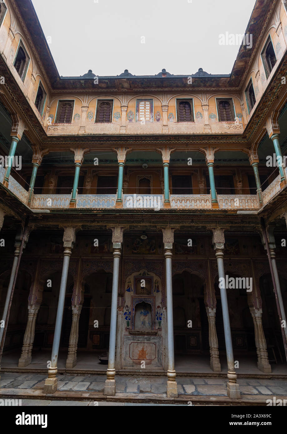 Haveli courtyard hi-res stock photography and images - Alamy