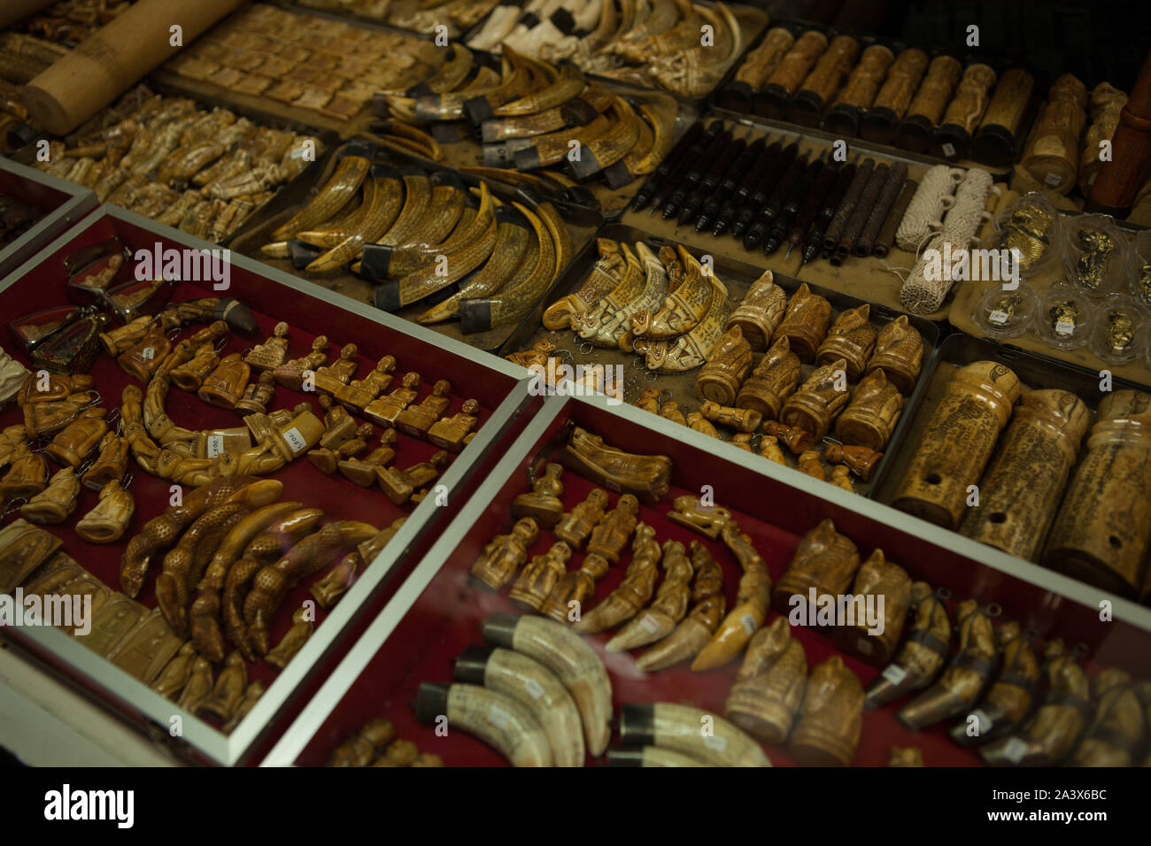 Thai souvenirs hi-res stock photography and images - Alamy