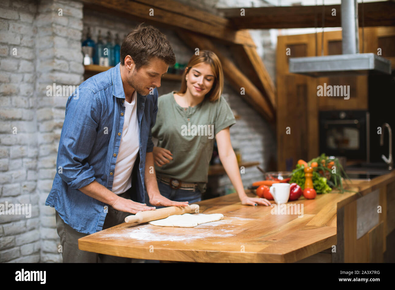 Couple preparing pizza hi-res stock photography and images - Alamy