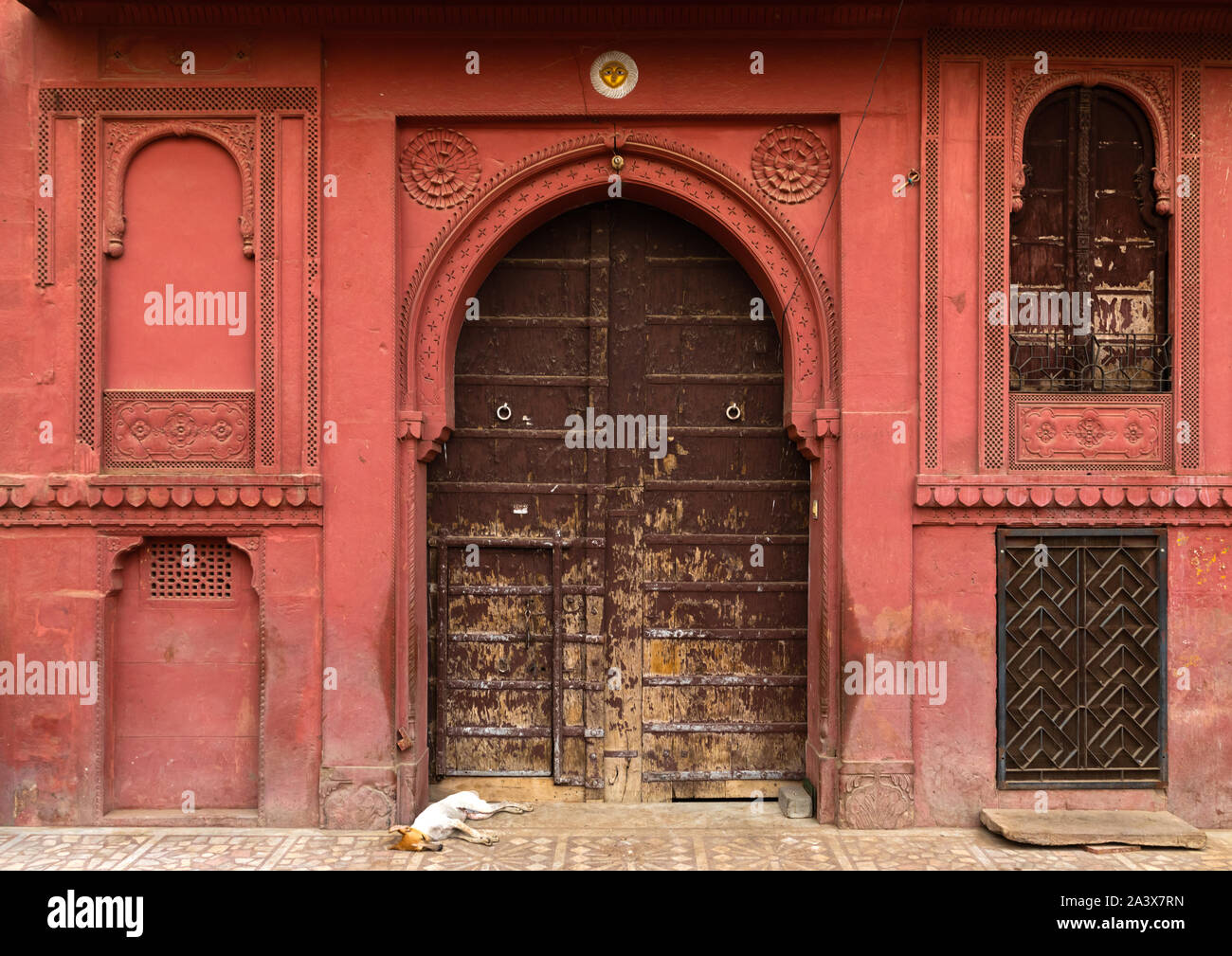 Beautiful wodden door of a haveli in the old city, Rajasthan, Bikaner ...