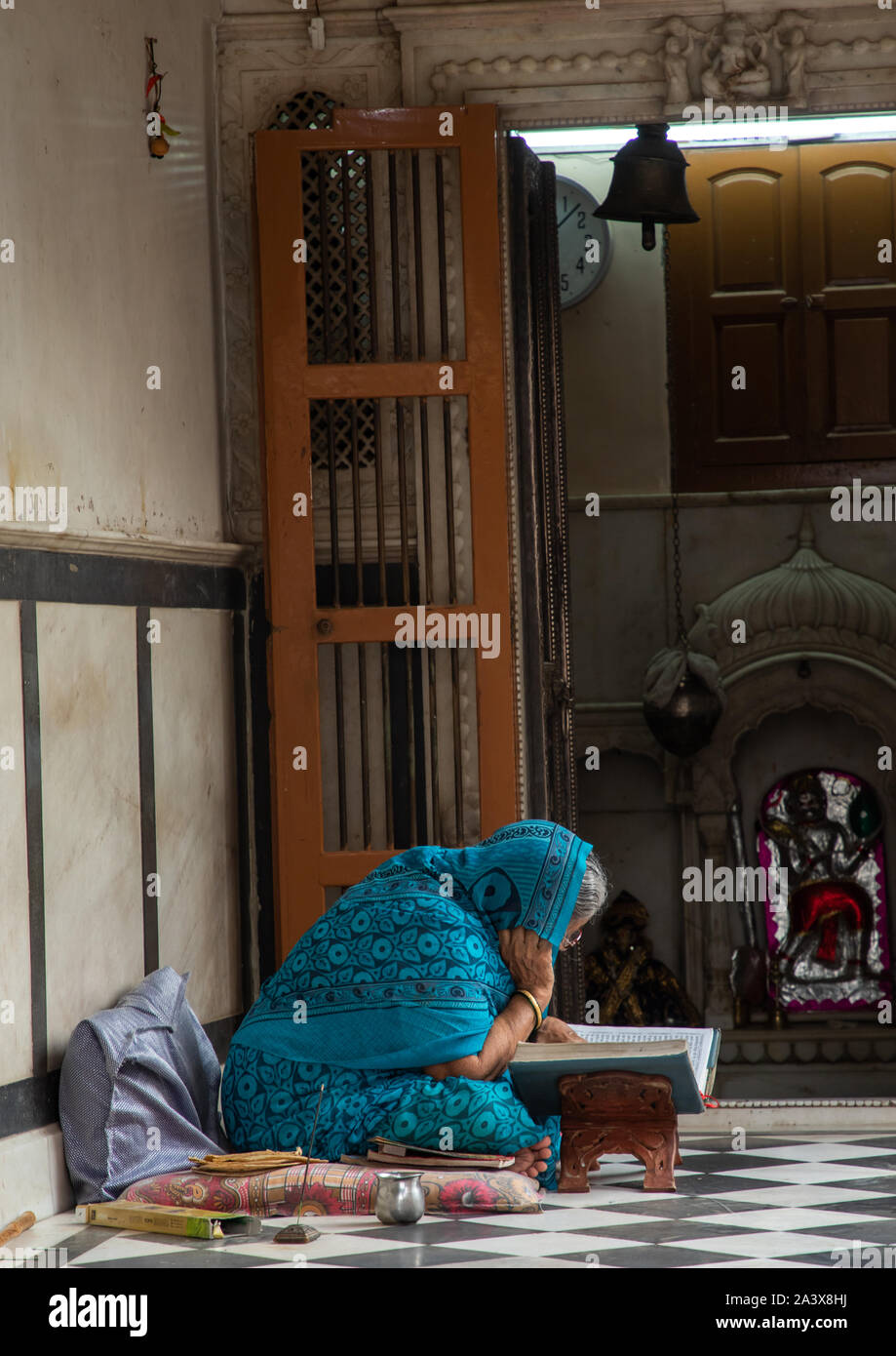 Indian old woman reading book hi-res stock photography and images - Alamy