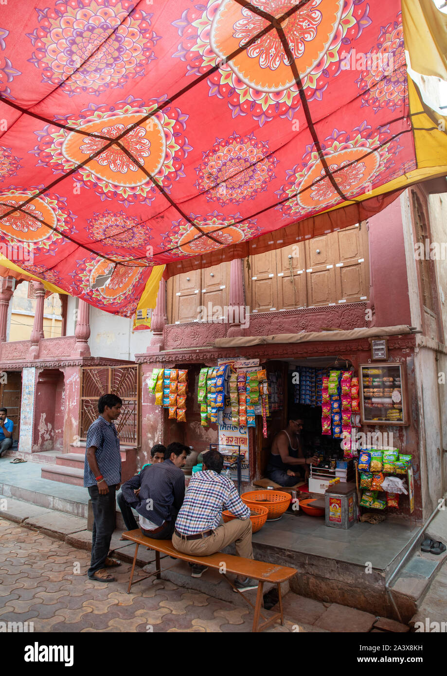 Traditional street life with indian sellers of shops, Rajasthan ...