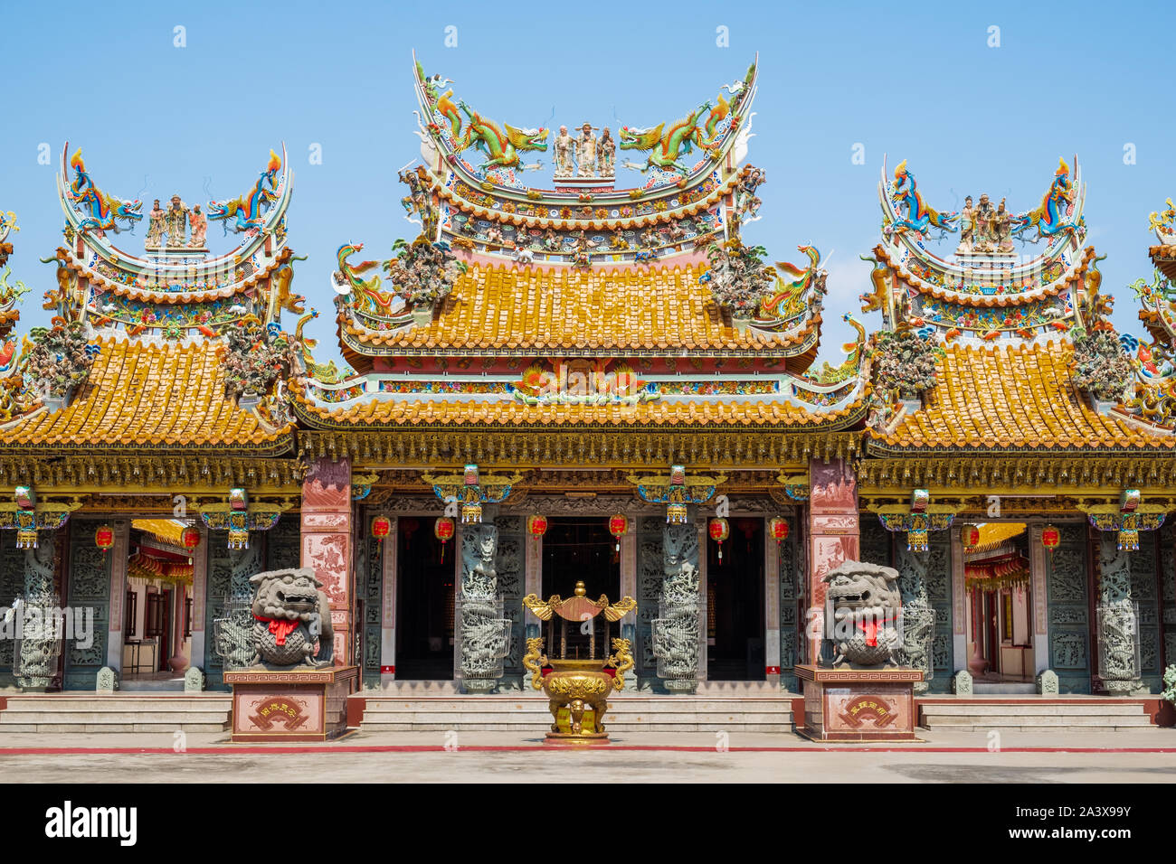 Taoist shrine thailand hi-res stock photography and images - Alamy