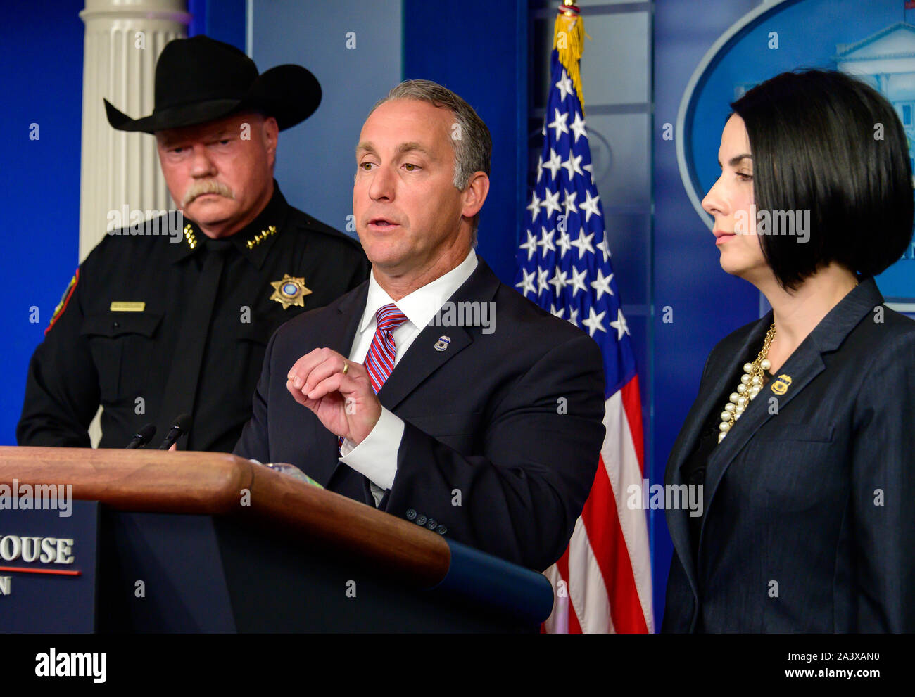 Sheriff assistant hi-res stock photography and images - Alamy