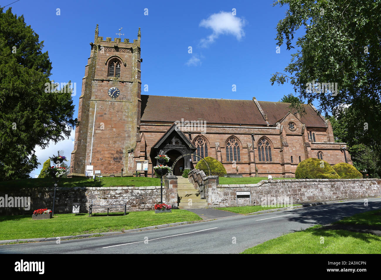 St marys church market drayton hi-res stock photography and images - Alamy