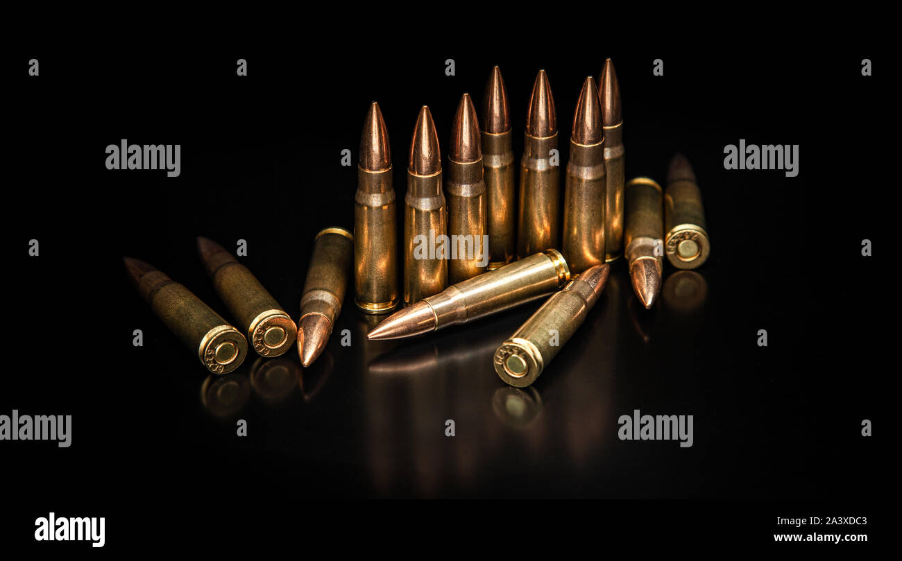 Bullet isolated on black background with reflexion. Rifle bullets close ...