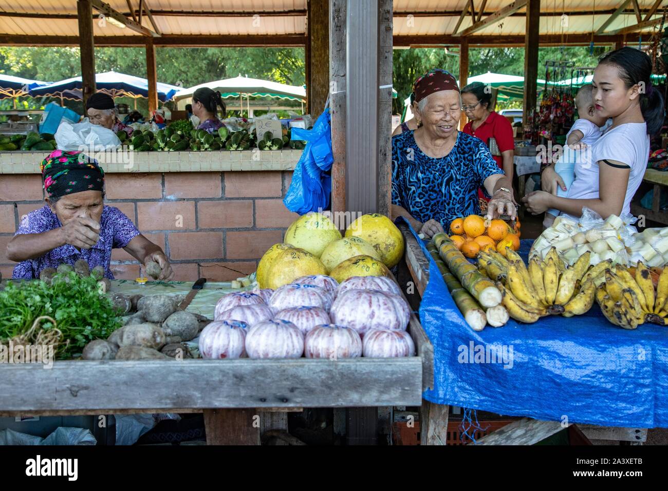 TRADITIONAL HMONG MARKET, THE HMONGS ARE PEOPLE FROM ASIA, THE OLD ...