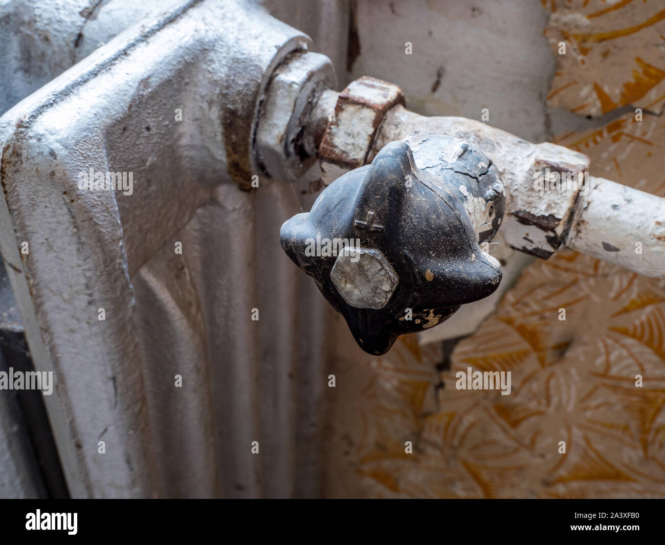 Old heating valve Stock Photo - Alamy