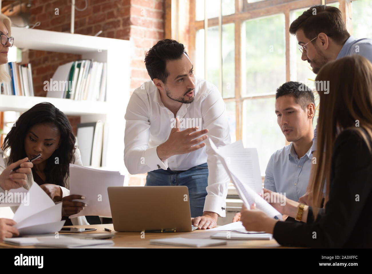 Handouts at meeting hi-res stock photography and images - Alamy