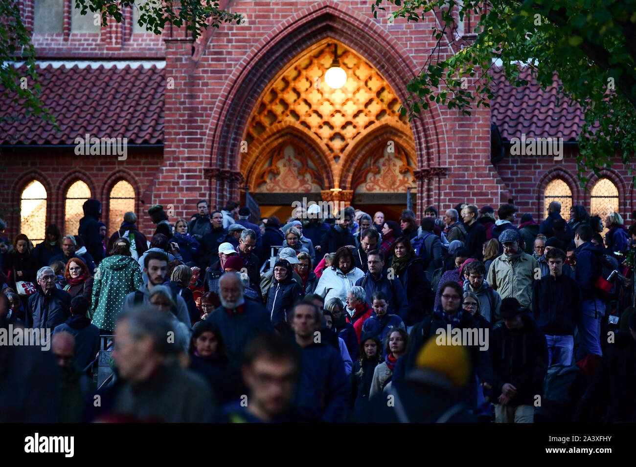 10 October 2019, Saxony-Anhalt, Halle (Saale): After a prayer of ...