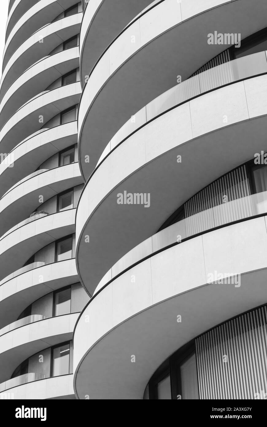 Curved modernist black and white hi-res stock photography and images ...