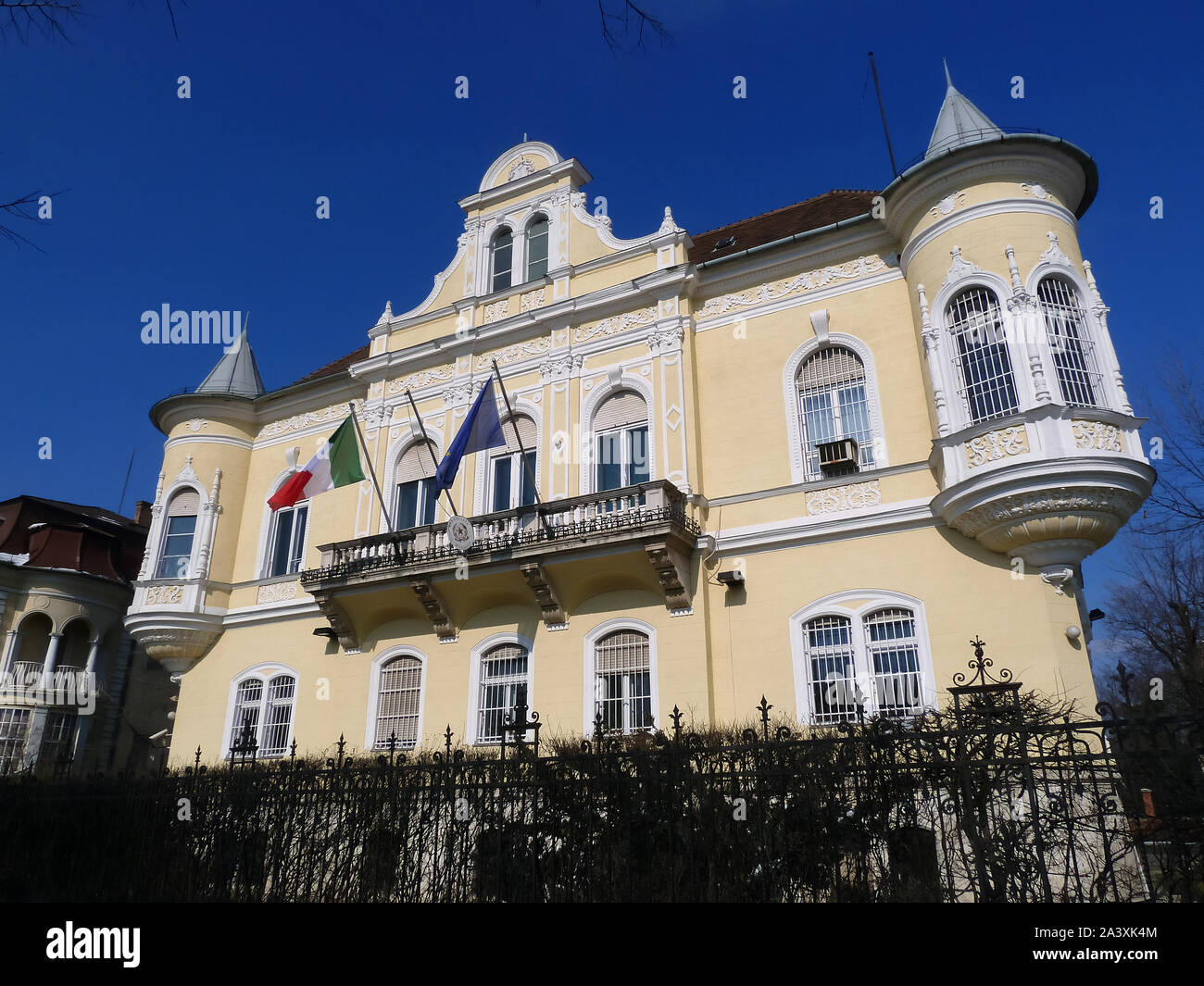 Italian embassy building hi-res stock photography and images - Alamy
