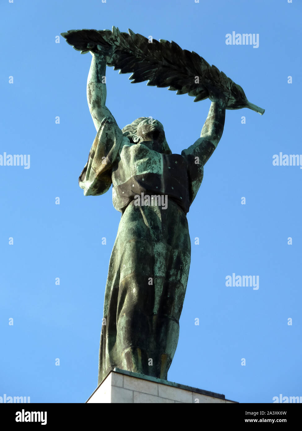 Statue of liberty on gellert hill hi-res stock photography and images ...