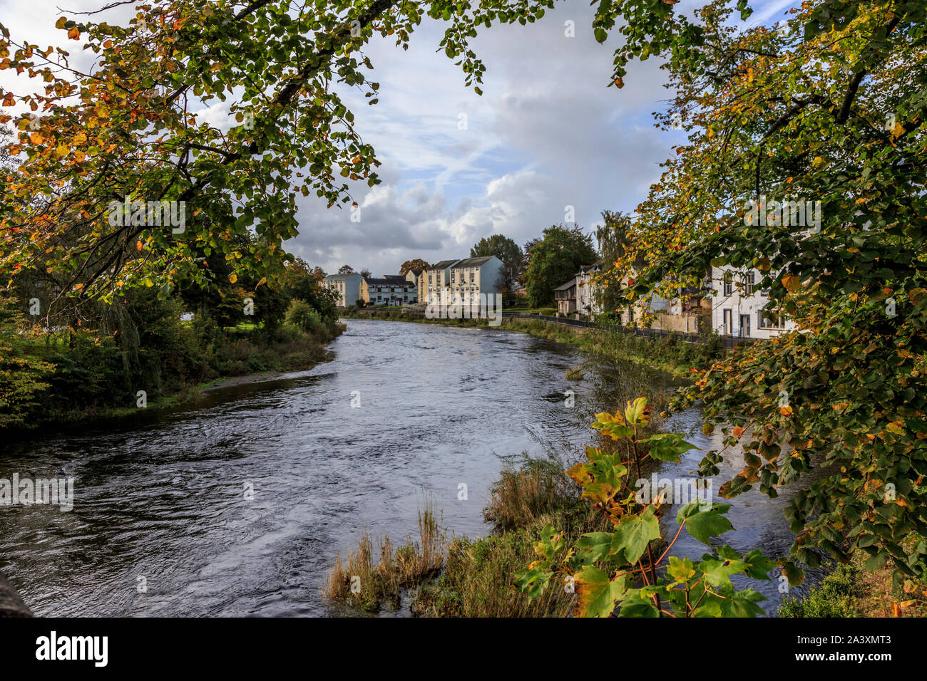 kendal town centre, river kent, lake district national park, cumbria ...