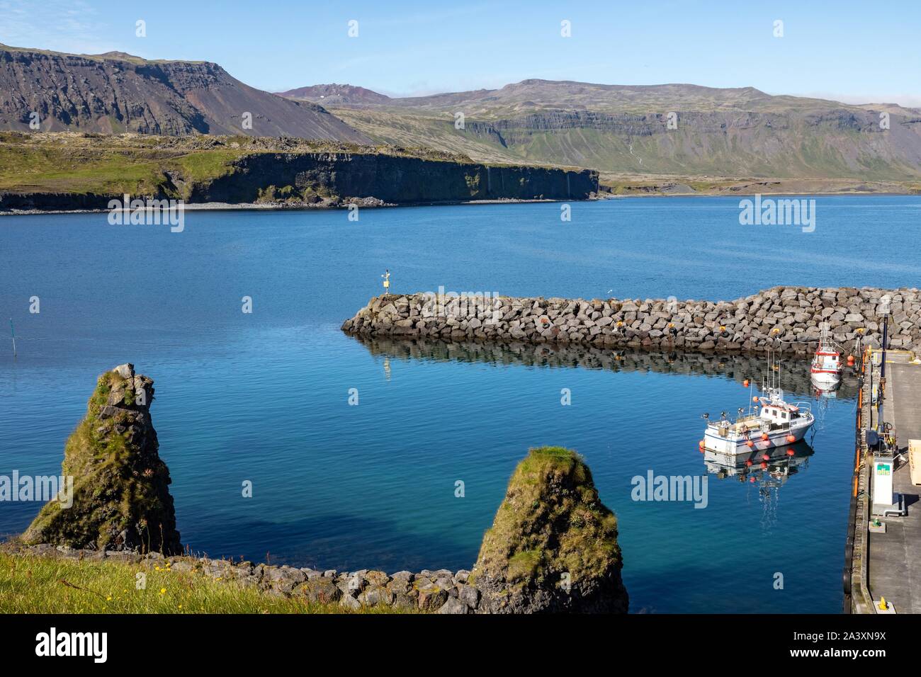 PORT OF ARNARSTAPI, VOLCANIC PENINSULA OF GRUNDARFJORDUR, SNAEFFELSNES ...
