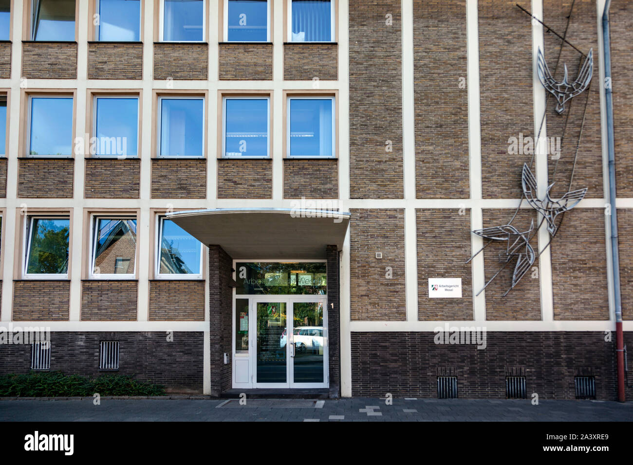 Facade court house labor hi-res stock photography and images - Alamy