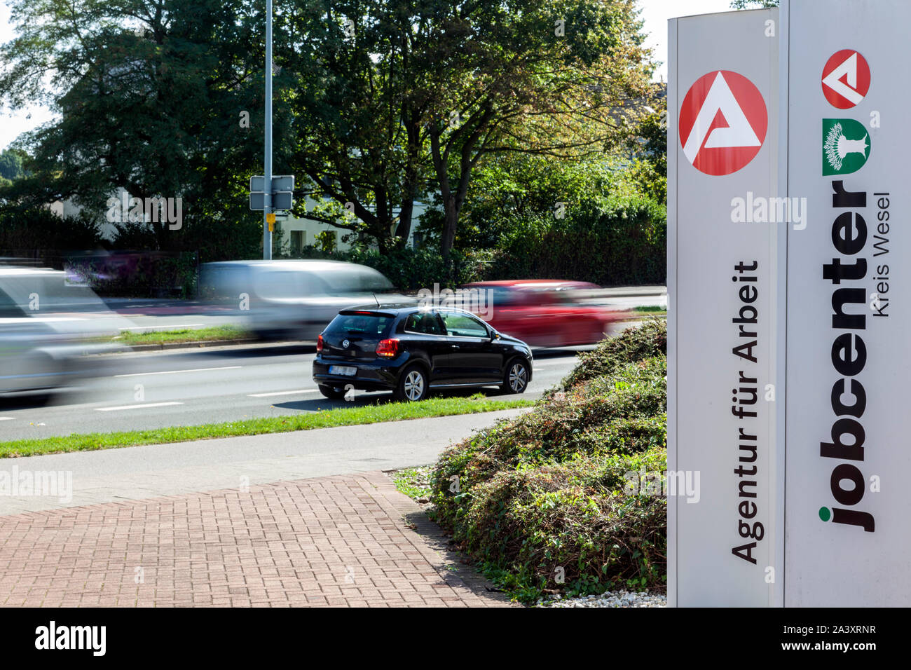Home zone traffic sign hi-res stock photography and images - Alamy
