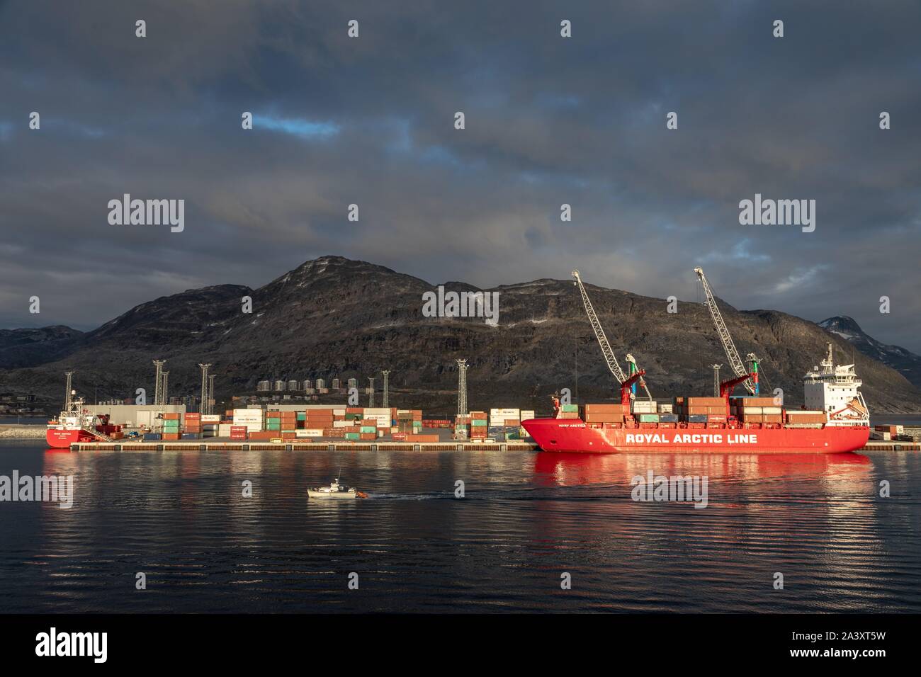 Ship port nuuk greenland hi-res stock photography and images - Alamy