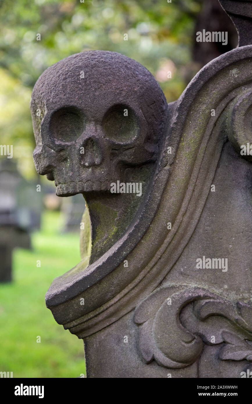 Memento Mori, skull on a headstone in St Cuthbert's Churchyard ...