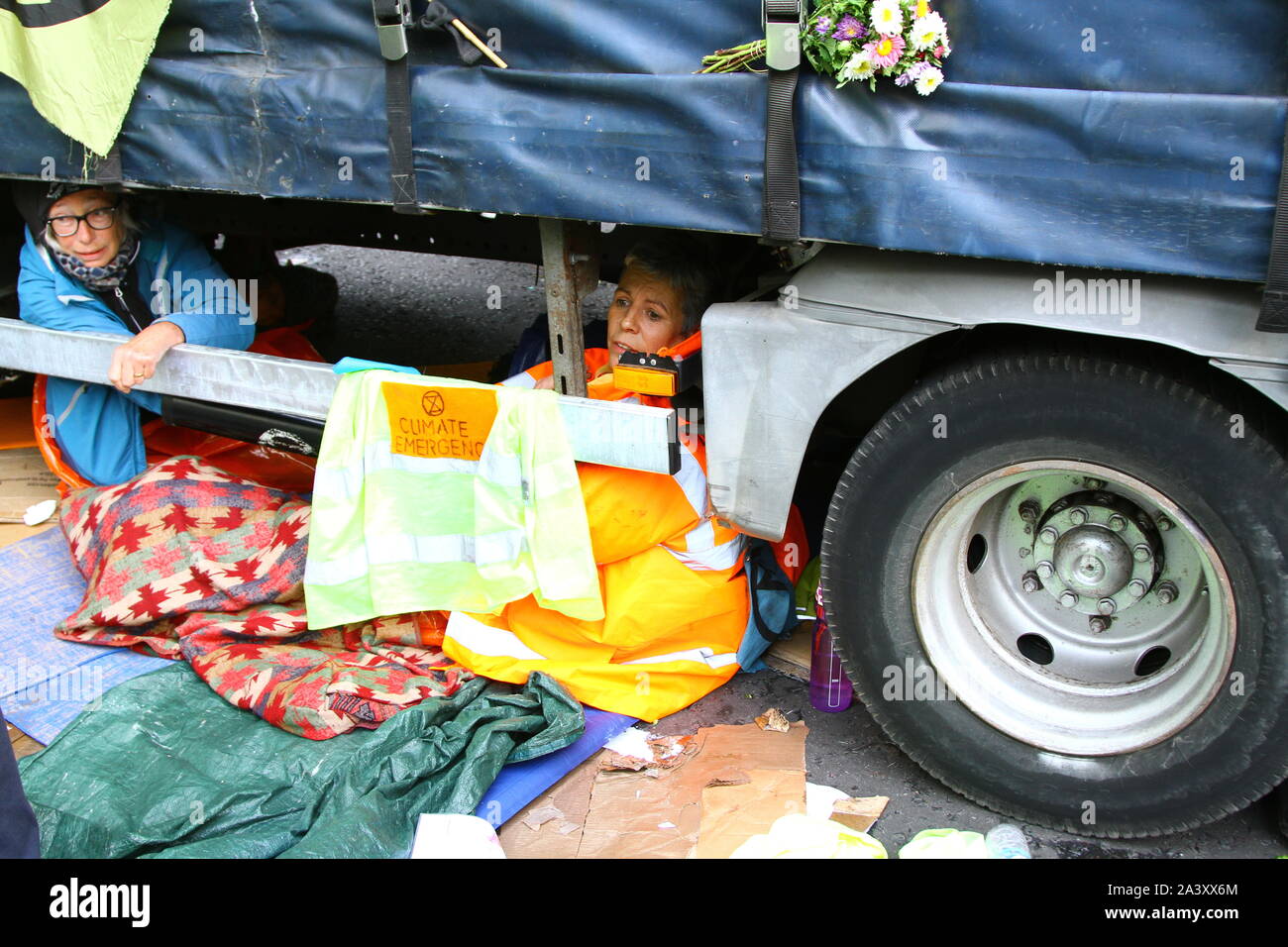 Women sleep under a lorry hi-res stock photography and images - Alamy
