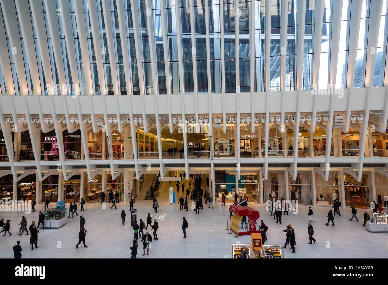 SHOPPING MALL IN THE OCULUS, FUTURIST STATION AT ONE WORLD TRADE CENTER ...