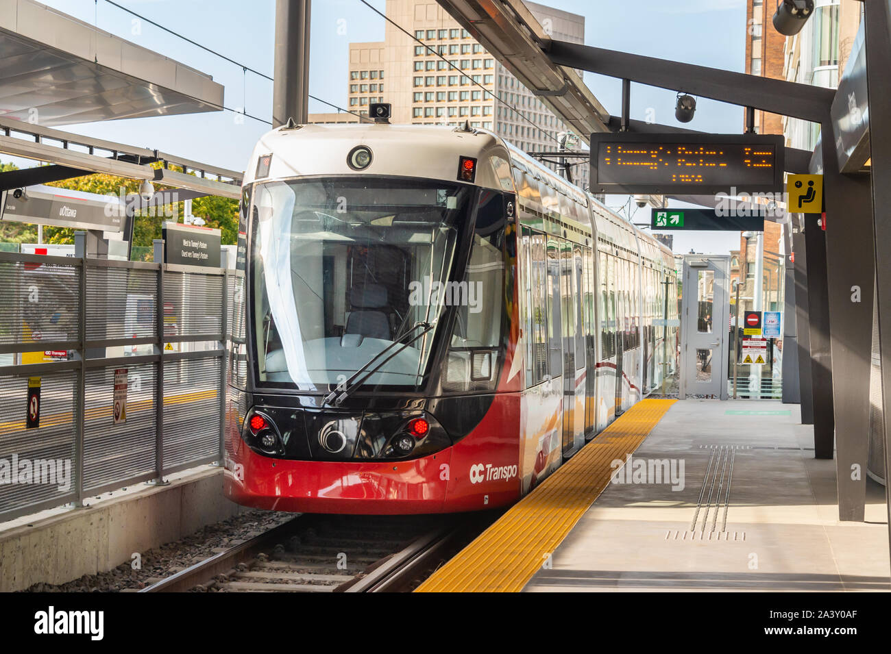 Ottawa lrt hi-res stock photography and images - Alamy